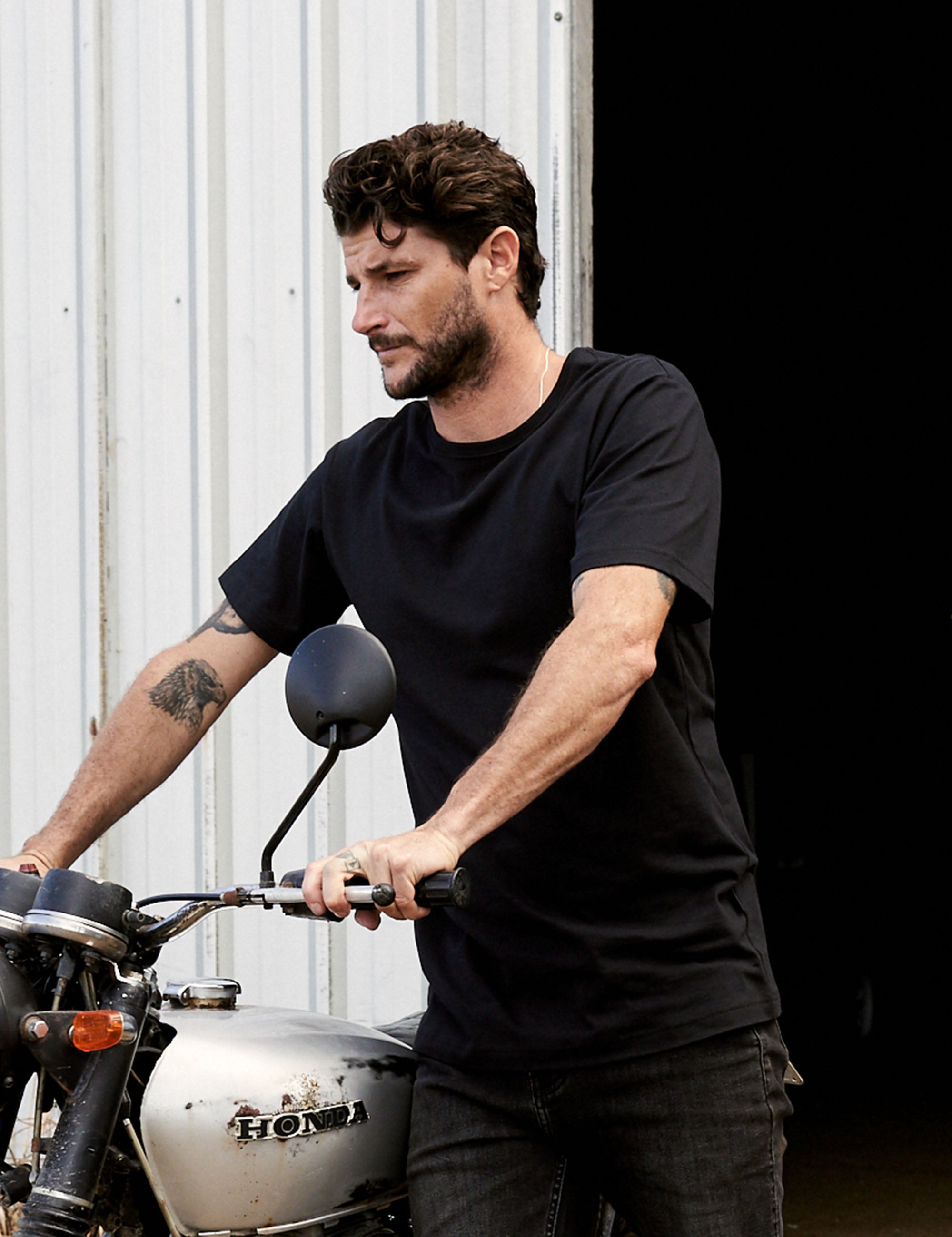 Mr Simple Reginald Tee | Black T-Shirt